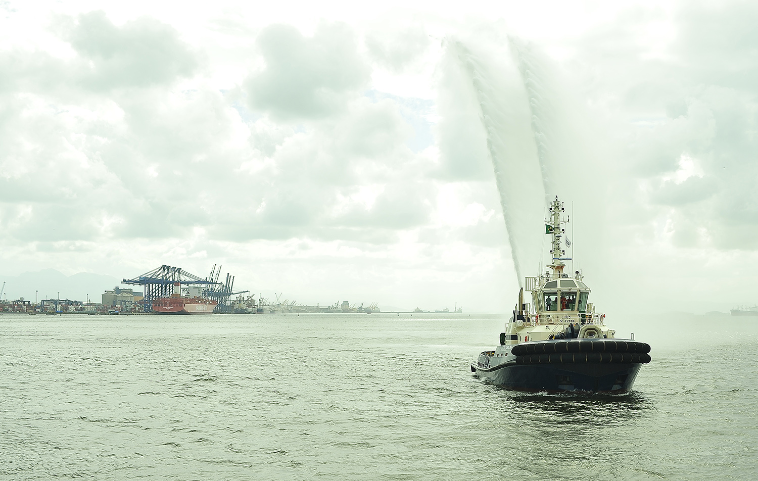 Maiores rebocadores do Brasil começam a operar no Porto de Paranaguá ...
