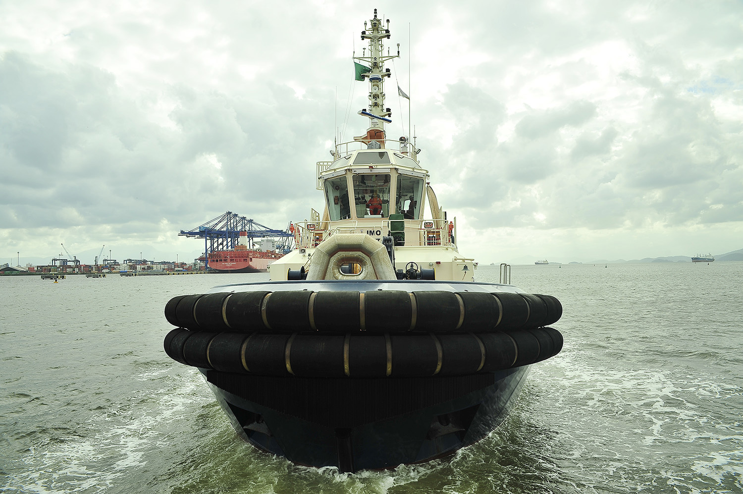 Maiores rebocadores do Brasil começam a operar no Porto de Paranaguá ...
